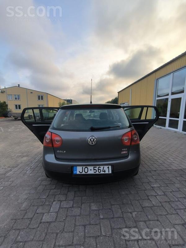 Pelēks Volkswagen Golf 2006 Liepāja, ar dzinēja tilpumu 1.90 L un nobraukumu 339 tūkst. km par 1500 €, foto 5 vietnē AUTOMOTO.COM.LV