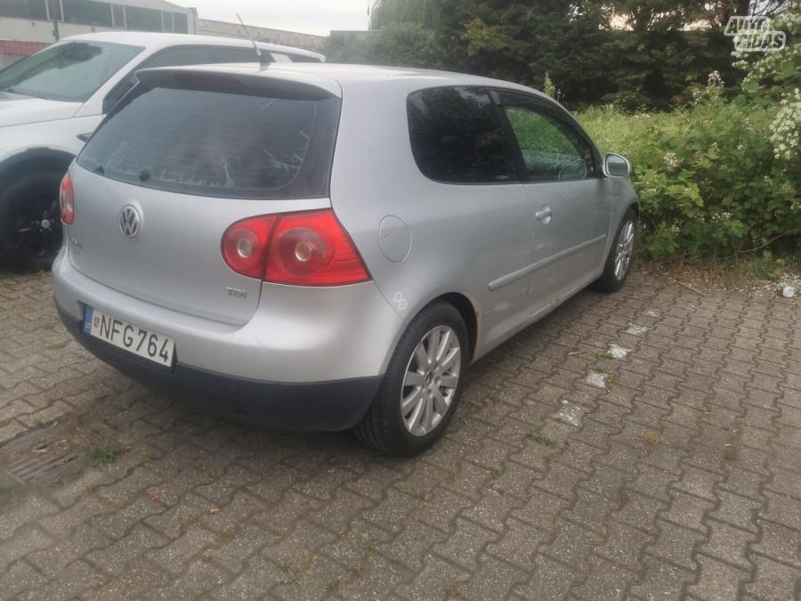 Pelēks Volkswagen Golf 2006 Kauņa, ar dzinēja tilpumu 1.90 L un nobraukumu 244 tūkst. km par 900 €, foto 12 vietnē AUTOMOTO.COM.LV