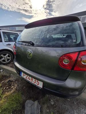 Pelēks Volkswagen Golf 2006 Kauņa, ar dzinēja tilpumu 1.60 L un nobraukumu 239 tūkst. km par 1500 €, foto 5 vietnē AUTOMOTO.COM.LV