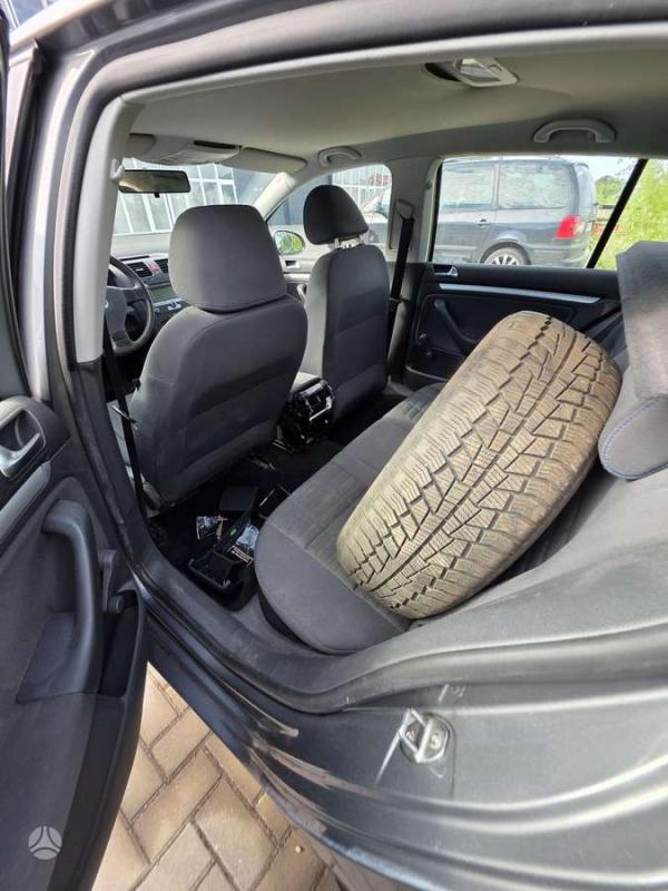Grey Volkswagen Golf 2006 in Kaunas, with an engine capacity of 1.60 L and mileage of 239 thousand km for 1500 €, photo 7 on AUTOMOTO.COM.LV