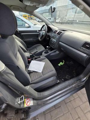 Pelēks Volkswagen Golf 2006 Kauņa, ar dzinēja tilpumu 1.60 L un nobraukumu 239 tūkst. km par 1500 €, foto 9 vietnē AUTOMOTO.COM.LV