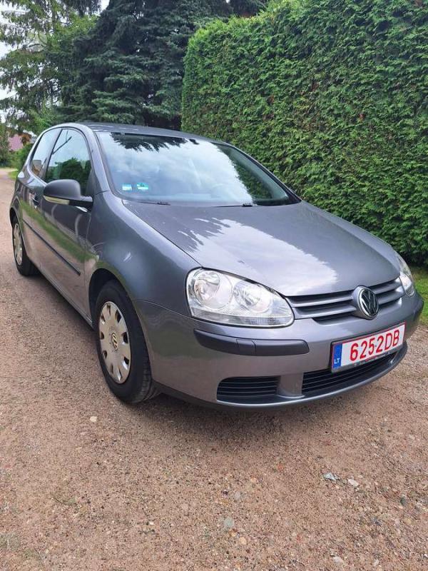 Grey Volkswagen Golf 2006 in Birzai, with an engine capacity of 1.39 L and mileage of 146 thousand km for 2150 €, photo 1 on AUTOMOTO.COM.LV