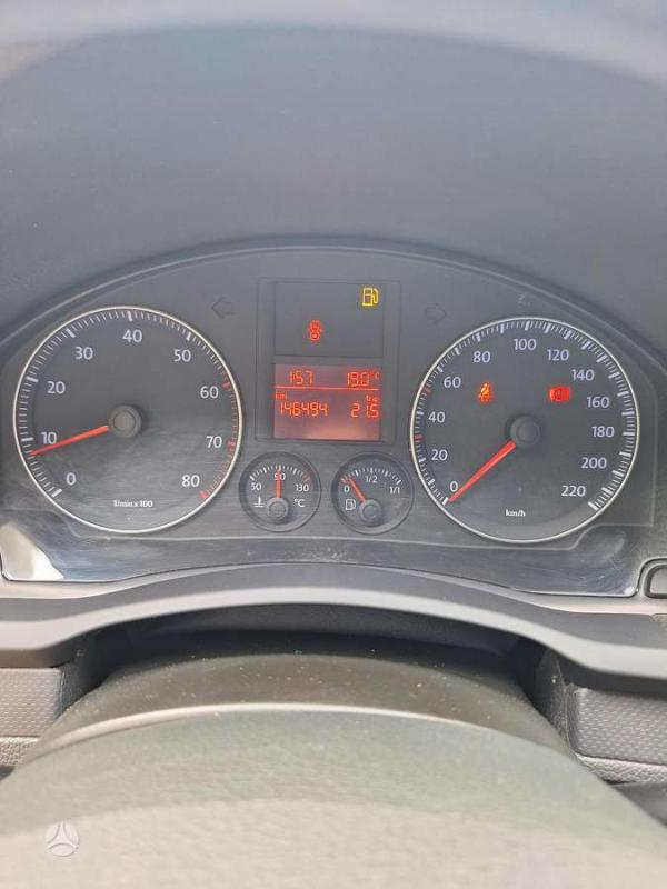 Grey Volkswagen Golf 2006 in Birzai, with an engine capacity of 1.39 L and mileage of 146 thousand km for 2150 €, photo 5 on AUTOMOTO.COM.LV
