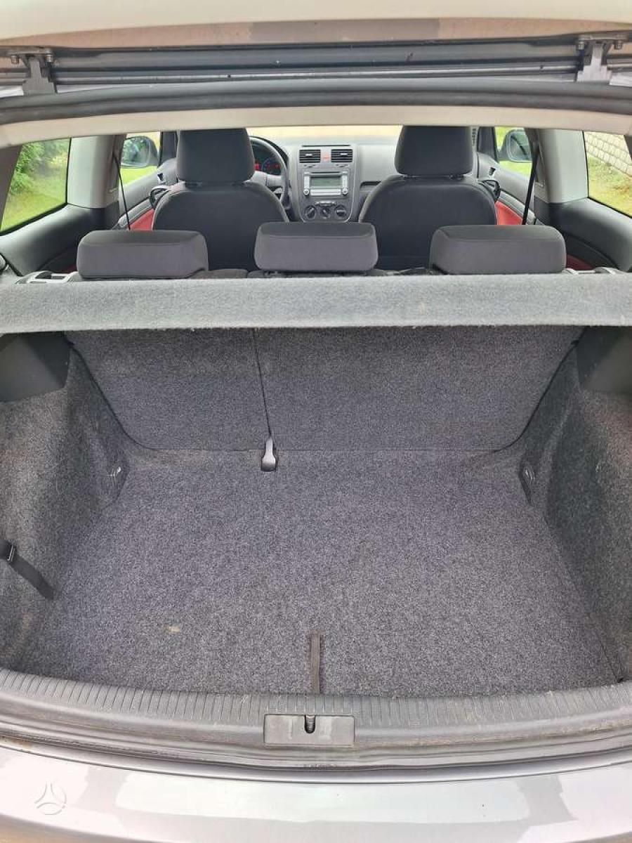 Pelēks Volkswagen Golf 2006 Biržai, ar dzinēja tilpumu 1.39 L un nobraukumu 146 tūkst. km par 2150 €, foto 14 vietnē AUTOMOTO.COM.LV