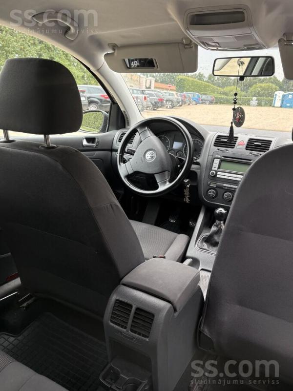 Grey Volkswagen Golf 2006 in Bauska, with an engine capacity of 1.90 L and mileage of 295 thousand km for 2500 €, photo 6 on AUTOMOTO.COM.LV