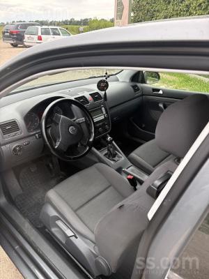 Pelēks Volkswagen Golf 2006 Bauska, ar dzinēja tilpumu 1.90 L un nobraukumu 295 tūkst. km par 2500 €, foto 8 vietnē AUTOMOTO.COM.LV