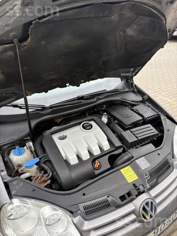 Grey Volkswagen Golf 2006 in Bauska, with an engine capacity of 1.90 L and mileage of 295 thousand km for 2500 €, photo 8 on AUTOMOTO.COM.LV