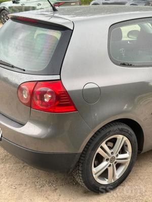 Pelēks Volkswagen Golf 2006 Bauska, ar dzinēja tilpumu 1.90 L un nobraukumu 295 tūkst. km par 2300 €, foto 7 vietnē AUTOMOTO.COM.LV
