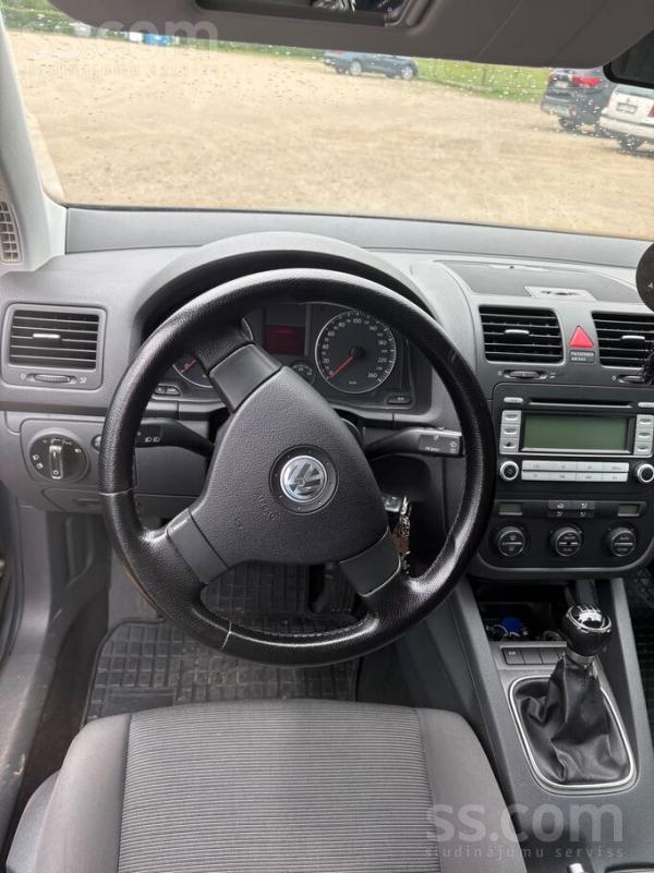 Grey Volkswagen Golf 2006 in Bauska, with an engine capacity of 1.90 L and mileage of 295 thousand km for 2300 €, photo 8 on AUTOMOTO.COM.LV