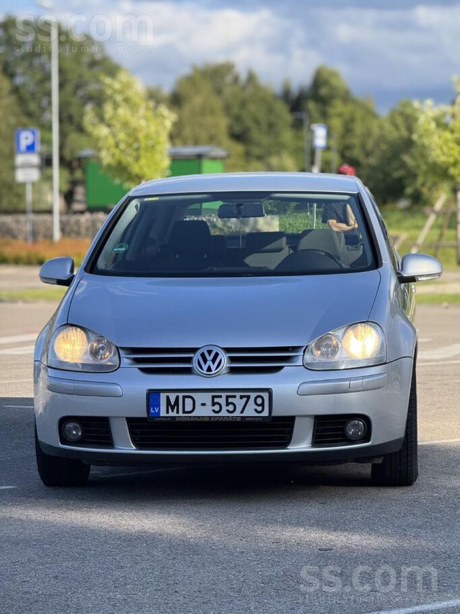 Pelēks Volkswagen Golf 2006 Cēsis, ar dzinēja tilpumu 1.90 L un nobraukumu 272 tūkst. km par 2500 €, foto 3 vietnē AUTOMOTO.COM.LV