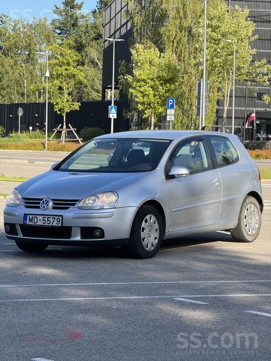 Pelēks Volkswagen Golf 2006 Cēsis, ar dzinēja tilpumu 1.90 L un nobraukumu 272 tūkst. km par 2500 €, foto 4 vietnē AUTOMOTO.COM.LV