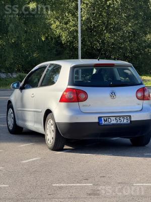 Pelēks Volkswagen Golf 2006 Cēsis, ar dzinēja tilpumu 1.90 L un nobraukumu 272 tūkst. km par 2500 €, foto 5 vietnē AUTOMOTO.COM.LV