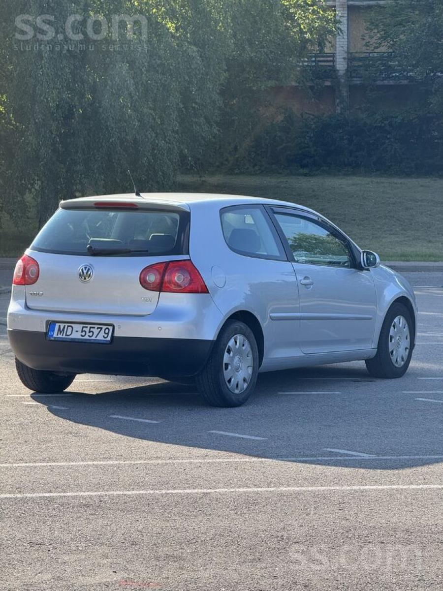 Pelēks Volkswagen Golf 2006 Cēsis, ar dzinēja tilpumu 1.90 L un nobraukumu 272 tūkst. km par 2500 €, foto 6 vietnē AUTOMOTO.COM.LV