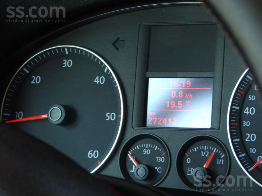 Pelēks Volkswagen Golf 2006 Cēsis, ar dzinēja tilpumu 1.90 L un nobraukumu 272 tūkst. km par 2500 €, foto 11 vietnē AUTOMOTO.COM.LV