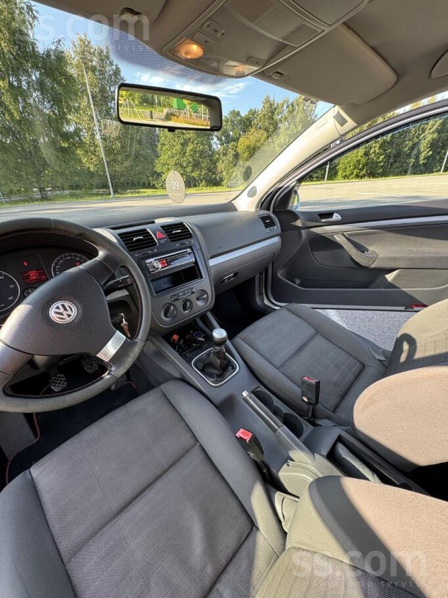 Pelēks Volkswagen Golf 2006 Cēsis, ar dzinēja tilpumu 1.90 L un nobraukumu 272 tūkst. km par 2500 €, foto 17 vietnē AUTOMOTO.COM.LV