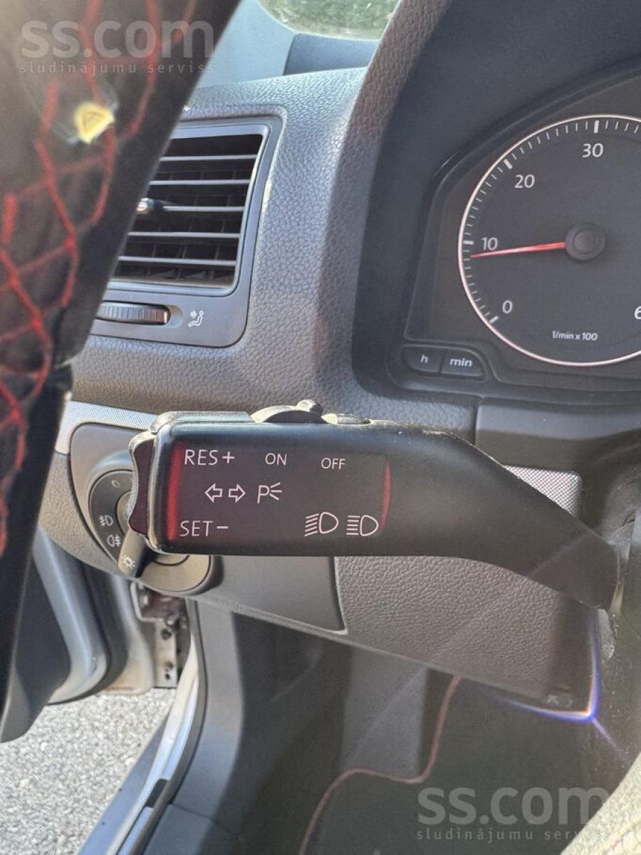 Pelēks Volkswagen Golf 2006 Cēsis, ar dzinēja tilpumu 1.90 L un nobraukumu 272 tūkst. km par 2500 €, foto 18 vietnē AUTOMOTO.COM.LV