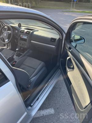 Pelēks Volkswagen Golf 2006 Cēsis, ar dzinēja tilpumu 1.90 L un nobraukumu 272 tūkst. km par 2500 €, foto 24 vietnē AUTOMOTO.COM.LV