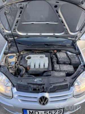 Pelēks Volkswagen Golf 2006 Cēsis, ar dzinēja tilpumu 1.90 L un nobraukumu 272 tūkst. km par 2500 €, foto 27 vietnē AUTOMOTO.COM.LV