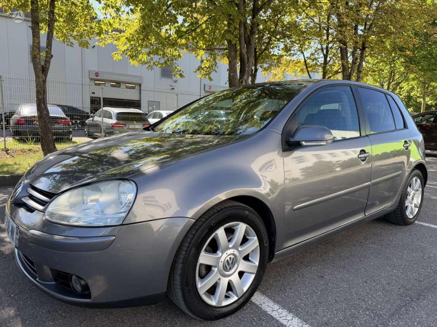 Pelēks Volkswagen Golf 2006 Kauņa, ar dzinēja tilpumu 1.97 L un nobraukumu 278 tūkst. km par 3000 €, foto 1 vietnē AUTOMOTO.COM.LV