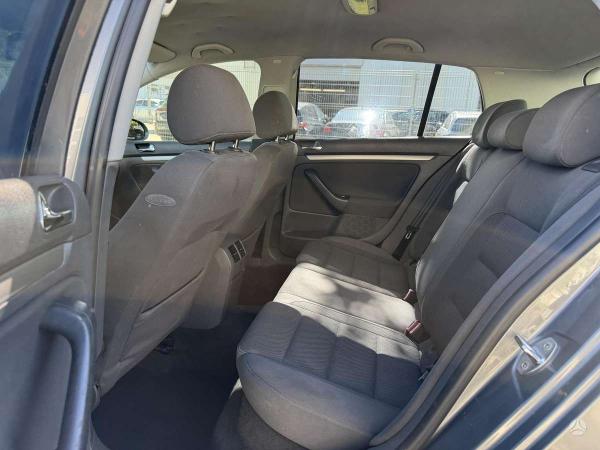 Grey Volkswagen Golf 2006 in Kaunas, with an engine capacity of 1.97 L and mileage of 278 thousand km for 3000 €, photo 9 on AUTOMOTO.COM.LV
