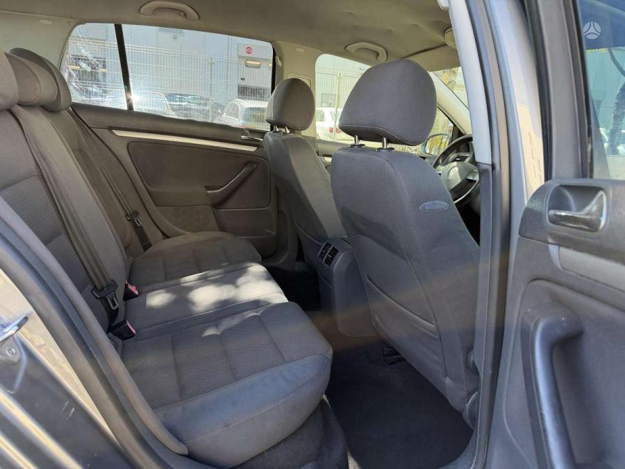 Pelēks Volkswagen Golf 2006 Kauņa, ar dzinēja tilpumu 1.97 L un nobraukumu 278 tūkst. km par 3000 €, foto 10 vietnē AUTOMOTO.COM.LV