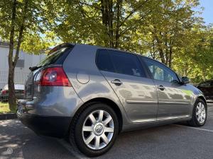 Pelēks Volkswagen Golf 2006 Kauņa, ar dzinēja tilpumu 1.97 L un nobraukumu 278 tūkst. km par 3000 €, foto 14 vietnē AUTOMOTO.COM.LV