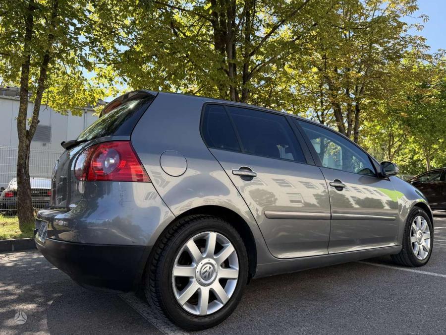 Pelēks Volkswagen Golf 2006 Kauņa, ar dzinēja tilpumu 1.97 L un nobraukumu 278 tūkst. km par 3000 €, foto 14 vietnē AUTOMOTO.COM.LV
