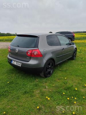 Pelēks Volkswagen Golf 2006 Ogre, ar dzinēja tilpumu 1.90 L un nobraukumu 357 tūkst. km par 500 €, foto 3 vietnē AUTOMOTO.COM.LV