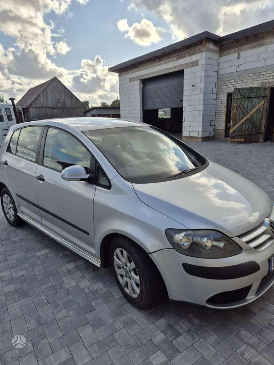 Grey Volkswagen Golf 2006 in Kelme, with an engine capacity of 1.90 L and mileage of 259 thousand km for 1500 €, photo 3 on AUTOMOTO.COM.LV