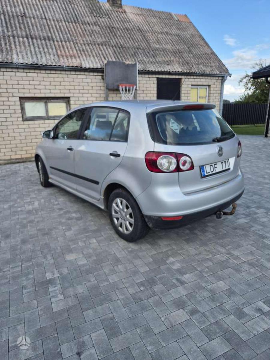 Grey Volkswagen Golf 2006 in Kelme, with an engine capacity of 1.90 L and mileage of 259 thousand km for 1500 €, photo 4 on AUTOMOTO.COM.LV