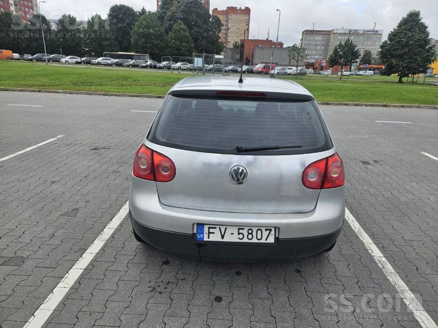 Grey Volkswagen Golf 2006 in Riga, with an engine capacity of 1.60 L and mileage of 286 thousand km for 1050 €, photo 5 on AUTOMOTO.COM.LV