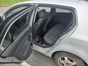 Grey Volkswagen Golf 2006 in Riga, with an engine capacity of 1.60 L and mileage of 286 thousand km for 1050 €, photo 9 on AUTOMOTO.COM.LV