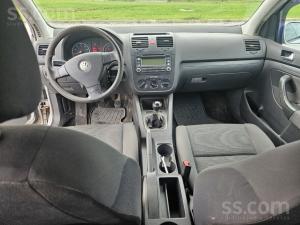 Grey Volkswagen Golf 2006 in Riga, with an engine capacity of 1.60 L and mileage of 286 thousand km for 1050 €, photo 11 on AUTOMOTO.COM.LV
