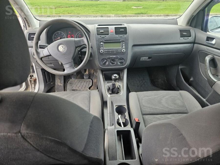 Grey Volkswagen Golf 2006 in Riga, with an engine capacity of 1.60 L and mileage of 286 thousand km for 1050 €, photo 11 on AUTOMOTO.COM.LV