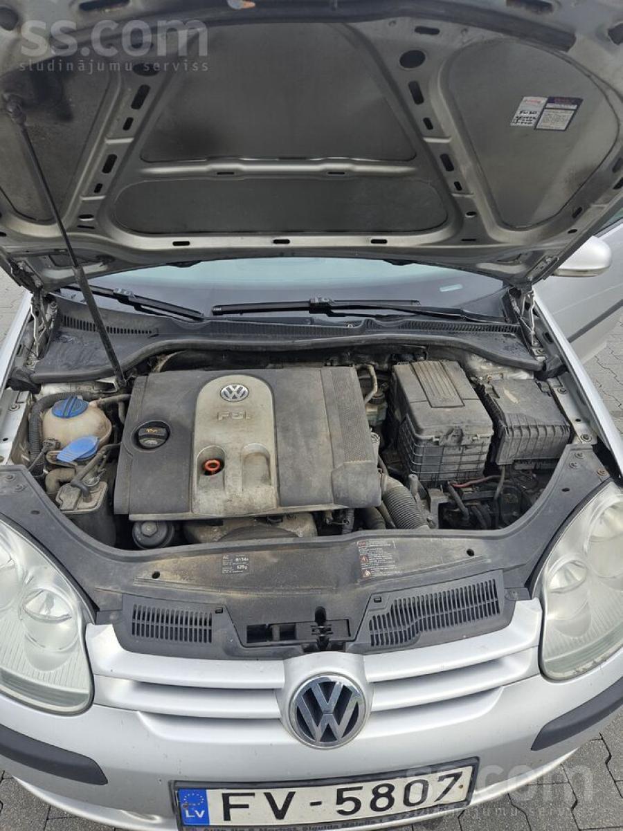 Grey Volkswagen Golf 2006 in Riga, with an engine capacity of 1.60 L and mileage of 286 thousand km for 1050 €, photo 12 on AUTOMOTO.COM.LV