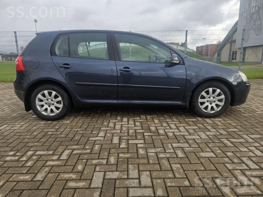 Grey Volkswagen Golf 2006 in Valmiera, with an engine capacity of 1.90 L and mileage of 446 thousand km for 1990 €, photo 8 on AUTOMOTO.COM.LV