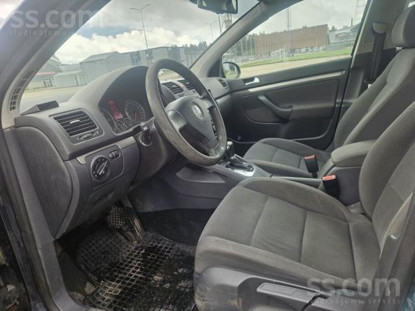 Grey Volkswagen Golf 2006 in Valmiera, with an engine capacity of 1.90 L and mileage of 446 thousand km for 1990 €, photo 11 on AUTOMOTO.COM.LV