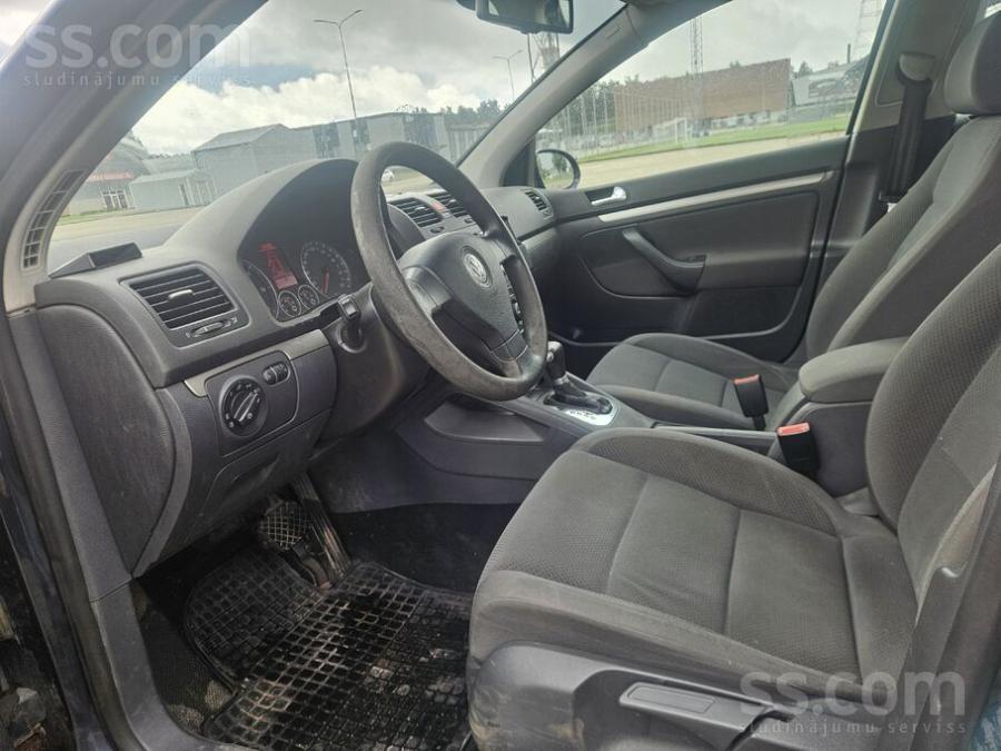 Grey Volkswagen Golf 2006 in Valmiera, with an engine capacity of 1.90 L and mileage of 446 thousand km for 1990 €, photo 11 on AUTOMOTO.COM.LV