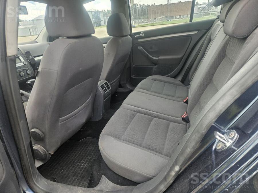 Grey Volkswagen Golf 2006 in Valmiera, with an engine capacity of 1.90 L and mileage of 446 thousand km for 1990 €, photo 13 on AUTOMOTO.COM.LV