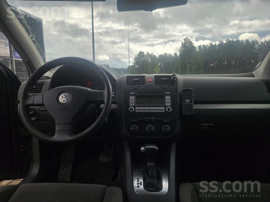 Grey Volkswagen Golf 2006 in Valmiera, with an engine capacity of 1.90 L and mileage of 446 thousand km for 1990 €, photo 15 on AUTOMOTO.COM.LV