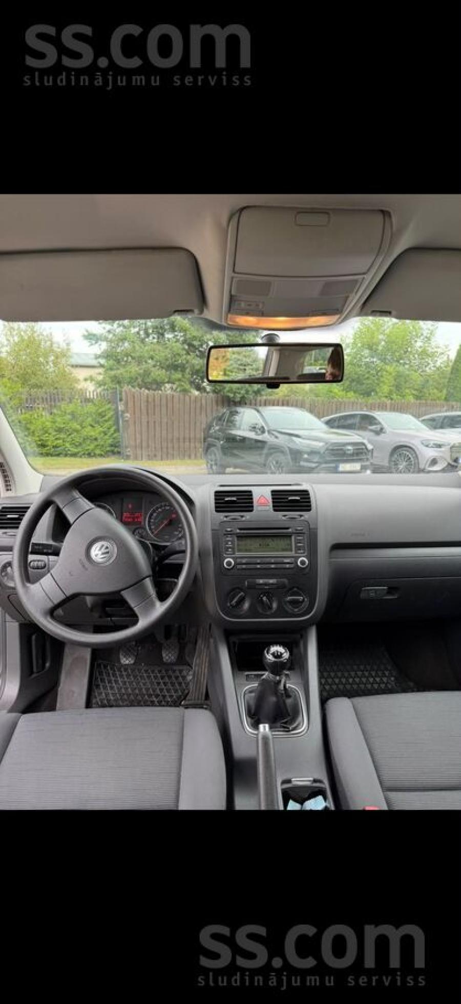 Grey Volkswagen Golf 2006 in Riga, with an engine capacity of 1.60 L and mileage of 210 thousand km for 2350 €, photo 6 on AUTOMOTO.COM.LV