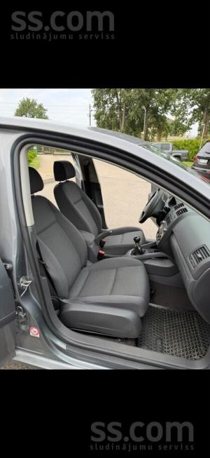 Grey Volkswagen Golf 2006 in Riga, with an engine capacity of 1.60 L and mileage of 210 thousand km for 2350 €, photo 7 on AUTOMOTO.COM.LV