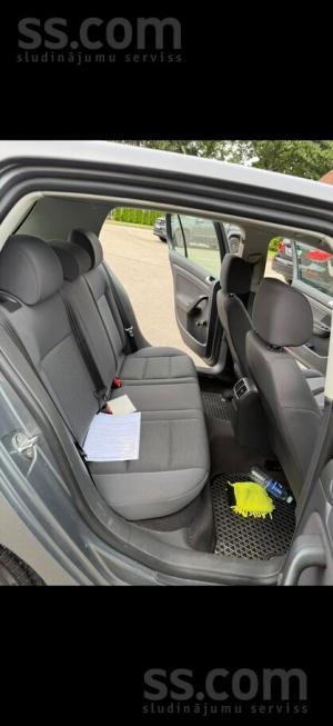 Grey Volkswagen Golf 2006 in Riga, with an engine capacity of 1.60 L and mileage of 210 thousand km for 2350 €, photo 8 on AUTOMOTO.COM.LV