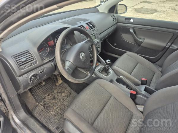 Grey Volkswagen Golf 2006 in Riga, with an engine capacity of 1.40 L and mileage of 181 thousand km for 2150 €, photo 8 on AUTOMOTO.COM.LV