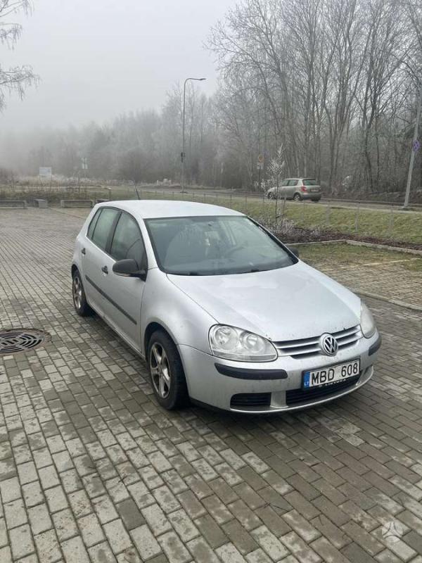 Pelēks Volkswagen Golf 2007 Viļņa, ar dzinēja tilpumu 1.90 L un nobraukumu 350 tūkst. km par 700 €, foto 8 vietnē AUTOMOTO.COM.LV