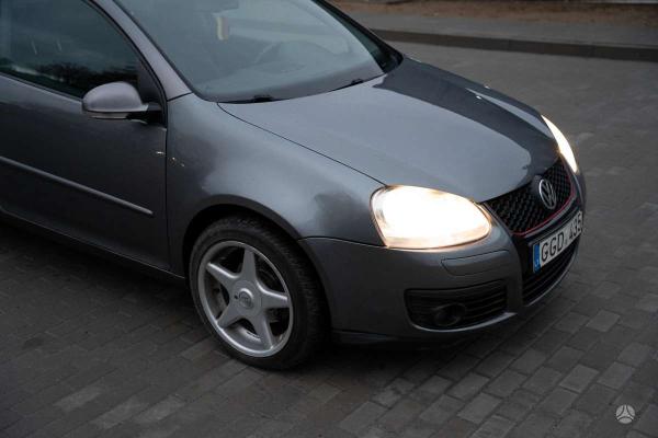 Grey Volkswagen Golf 2007 in Vilnius, with an engine capacity of 1.97 L and mileage of 400 thousand km for 2450 €, photo 5 on AUTOMOTO.COM.LV