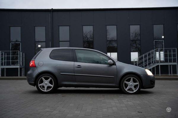 Grey Volkswagen Golf 2007 in Vilnius, with an engine capacity of 1.97 L and mileage of 400 thousand km for 2450 €, photo 7 on AUTOMOTO.COM.LV