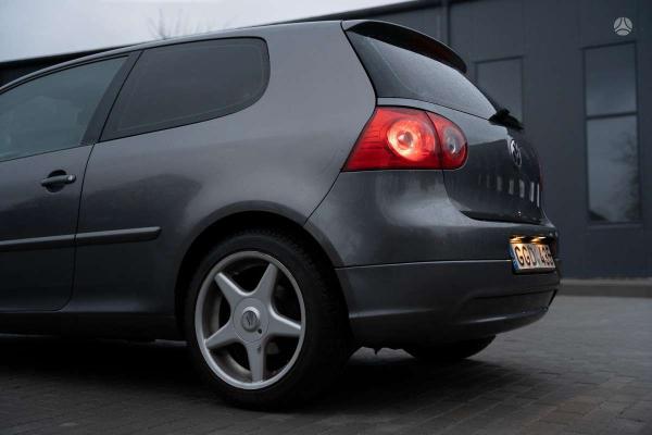 Grey Volkswagen Golf 2007 in Vilnius, with an engine capacity of 1.97 L and mileage of 400 thousand km for 2450 €, photo 10 on AUTOMOTO.COM.LV