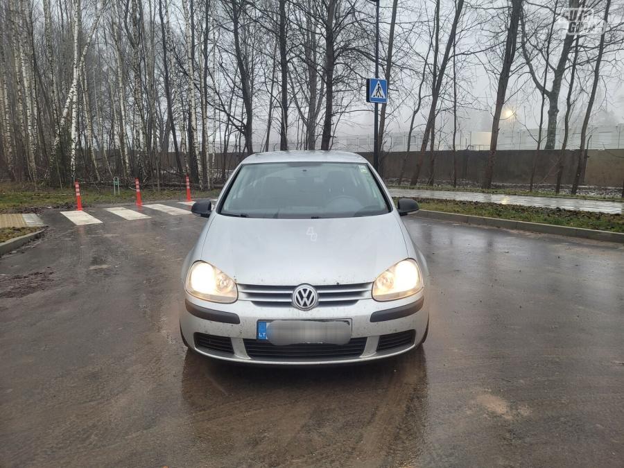 Pelēks Volkswagen Golf 2007 Viļņa, ar dzinēja tilpumu 1.90 L un nobraukumu 350 tūkst. km par 1470 €, foto 2 vietnē AUTOMOTO.COM.LV