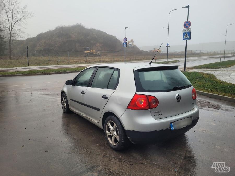Pelēks Volkswagen Golf 2007 Viļņa, ar dzinēja tilpumu 1.90 L un nobraukumu 350 tūkst. km par 1470 €, foto 4 vietnē AUTOMOTO.COM.LV